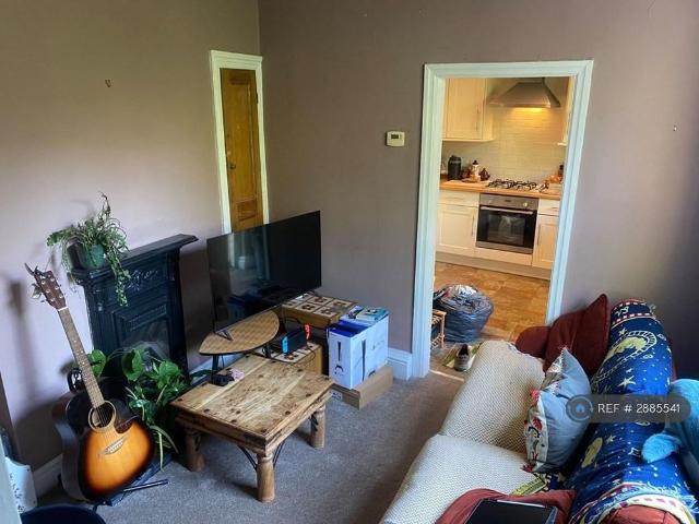 2 bedroom end of terrace house to rent