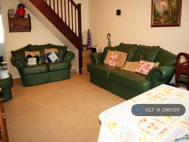 2 bedroom end of terrace house to rent