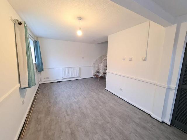 2 bedroom end of terrace house to rent