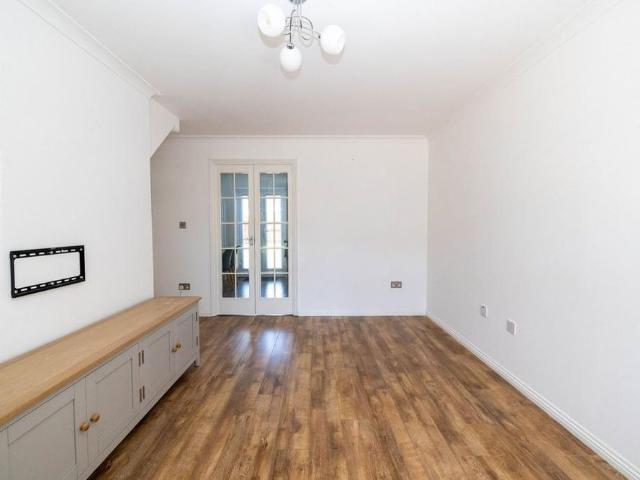 2 bedroom end of terrace house to rent
