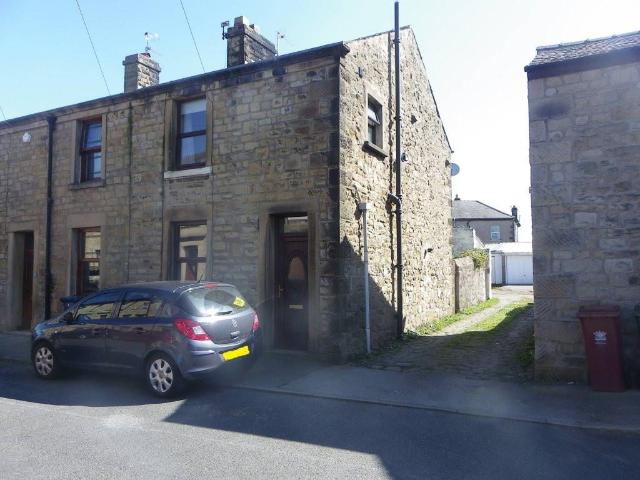 2 bedroom end of terrace house to rent