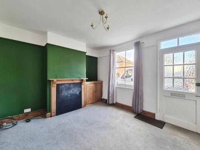 2 bedroom end of terrace house to rent