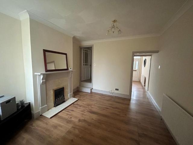 2 bedroom end of terrace house to rent