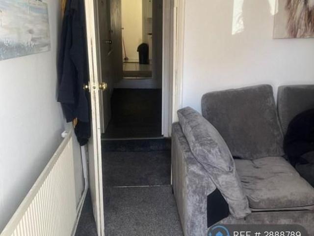 2 bedroom end of terrace house to rent