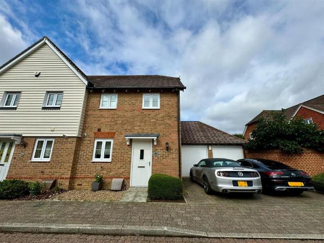 2 bedroom end of terrace house to rent