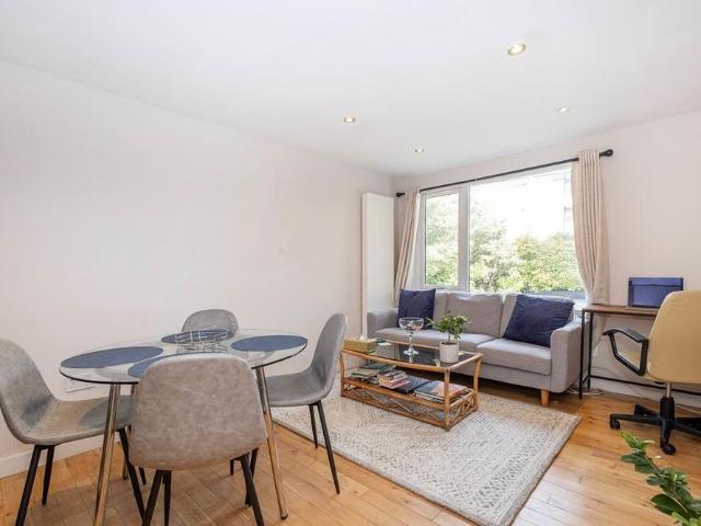 2 bedroom end of terrace house to rent
