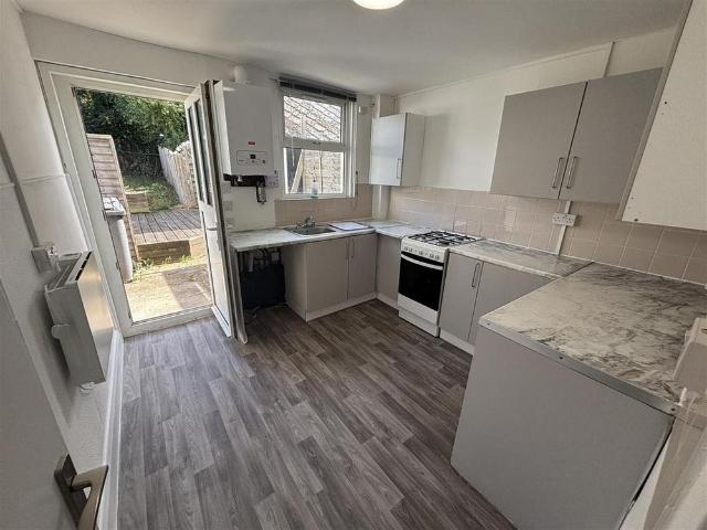 2 bedroom end of terrace house to rent