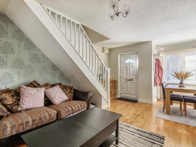 2 bedroom end of terrace house to rent