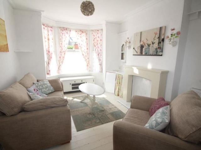 2 bedroom end of terrace house to rent