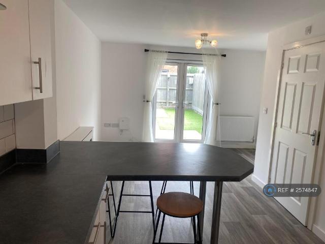 2 bedroom end of terrace house to rent