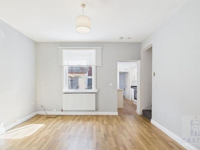 2 bedroom end of terrace house to rent