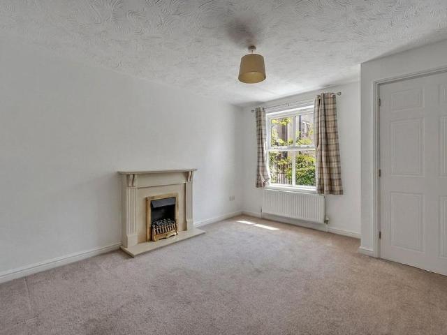 2 bedroom end of terrace house to rent