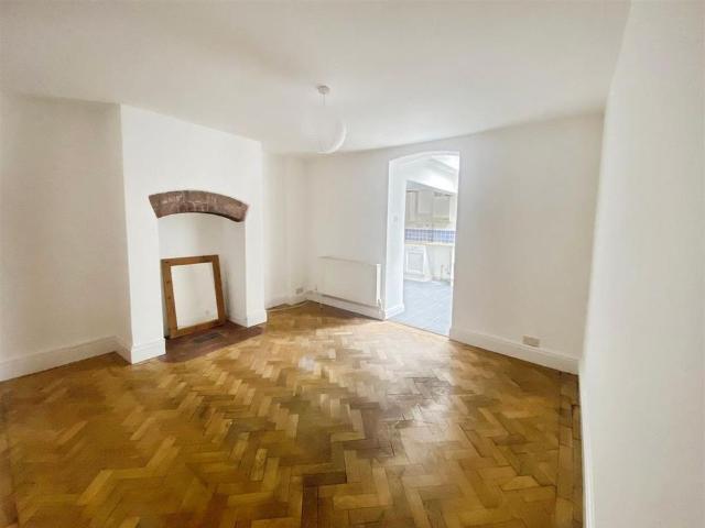 2 bedroom end of terrace house to rent