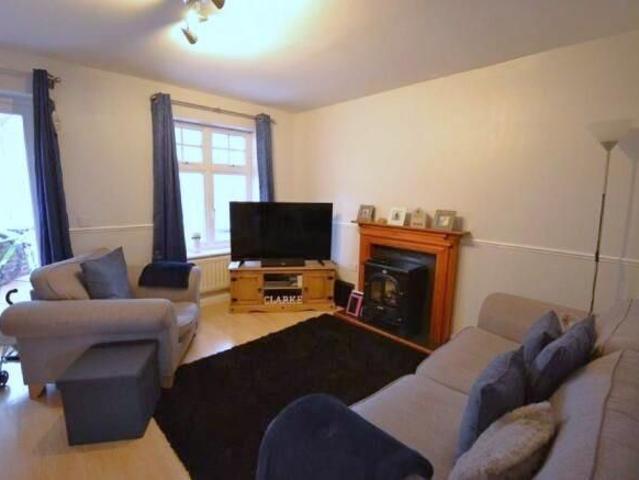 2 bedroom end of terrace house to rent