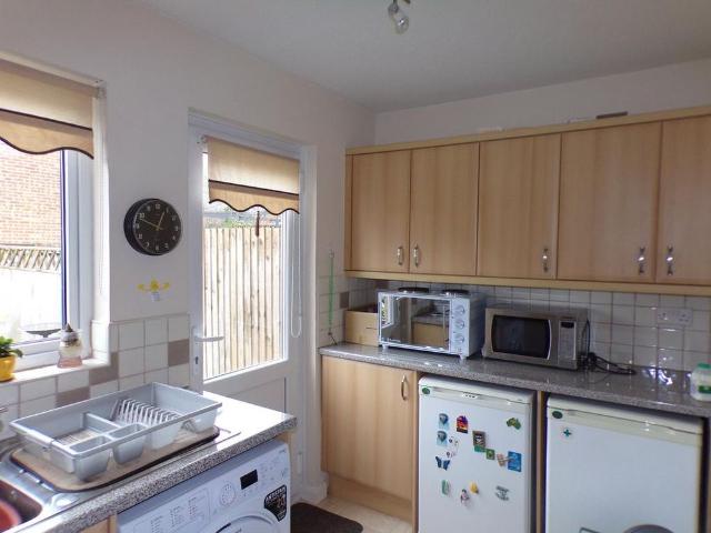2 bedroom end of terrace house to rent