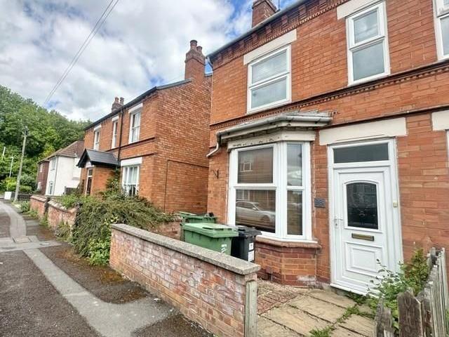 2 bedroom end of terrace house to rent