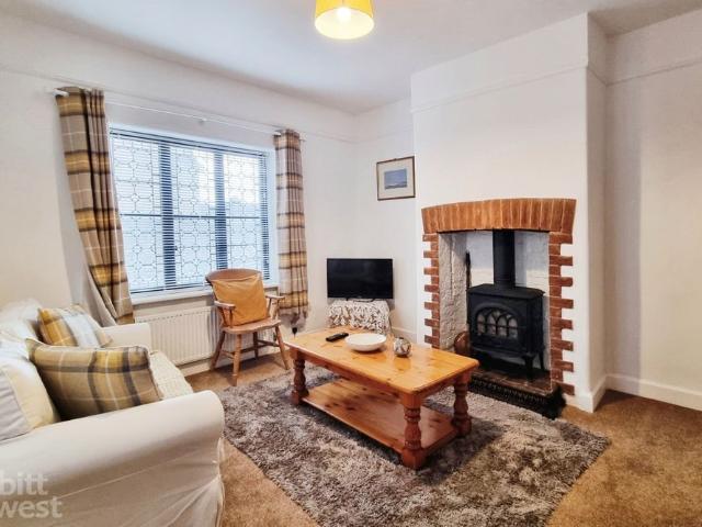 2 bedroom end of terrace house to rent