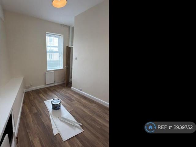 2 bedroom end of terrace house to rent