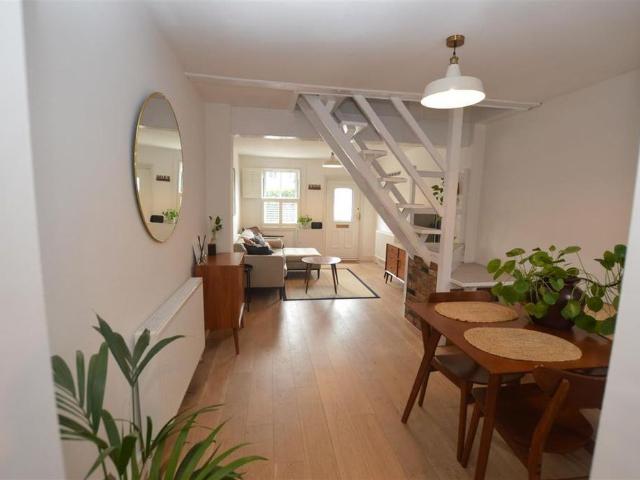 2 bedroom end of terrace house to rent