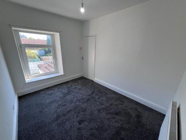 2 bedroom end of terrace house to rent