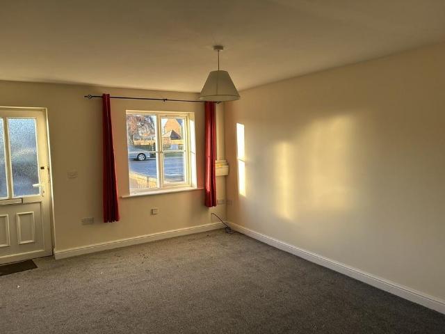 2 bedroom end of terrace house to rent