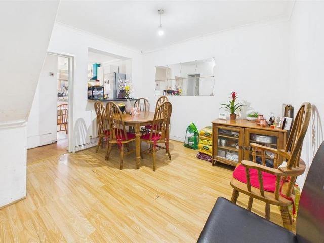 2 bedroom end of terrace house to rent