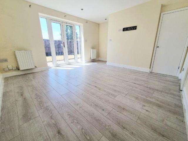 2 bedroom end of terrace house to rent