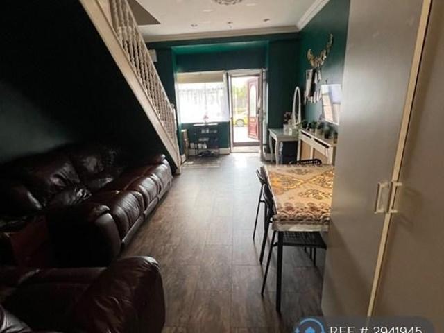 2 bedroom end of terrace house to rent