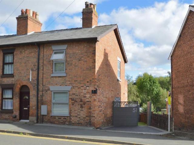 2 bedroom end of terrace house to rent