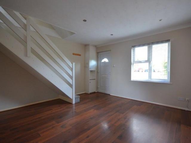 2 bedroom end of terrace house to rent