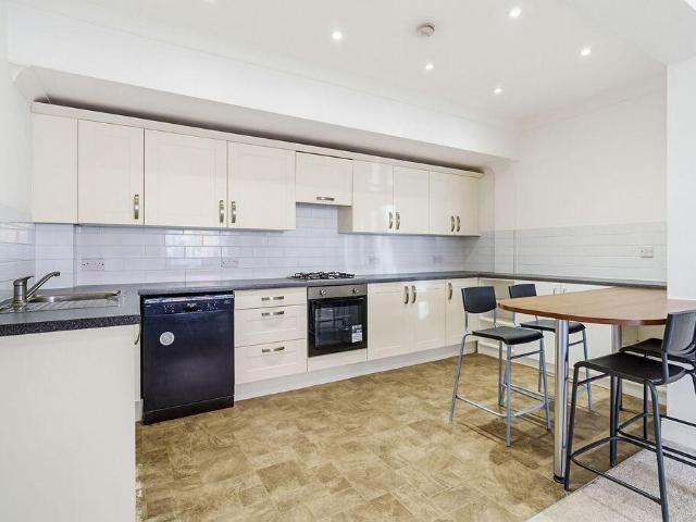 2 bedroom end of terrace house to rent