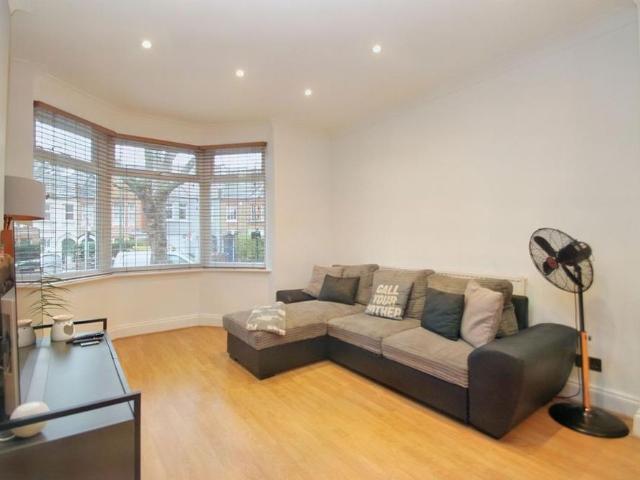 2 bedroom end of terrace house to rent