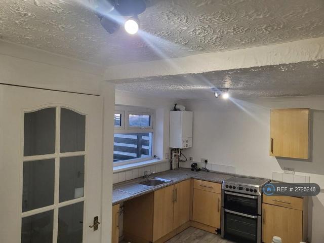 2 bedroom end of terrace house to rent
