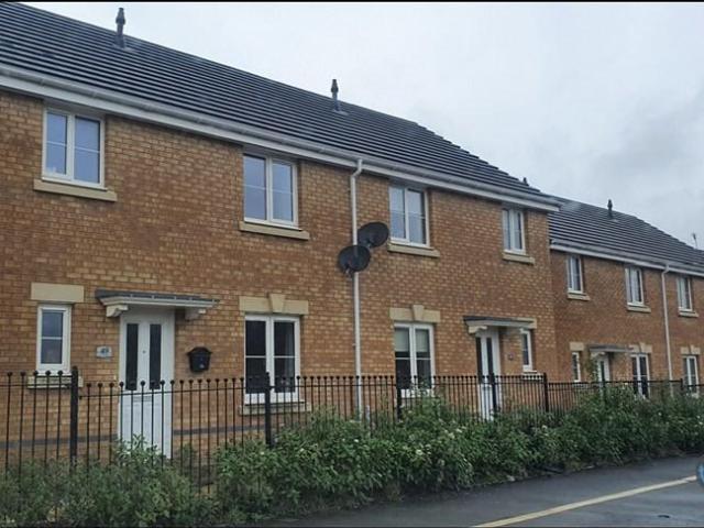 2 bedroom end of terrace house to rent