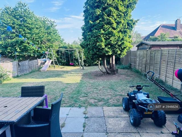 2 bedroom end of terrace house to rent