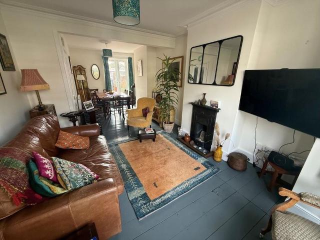 2 bedroom end of terrace house to rent