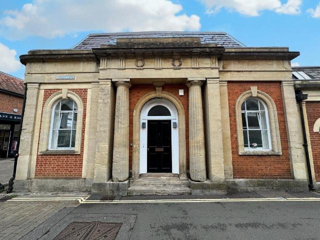 2 bedroom end of terrace house to rent