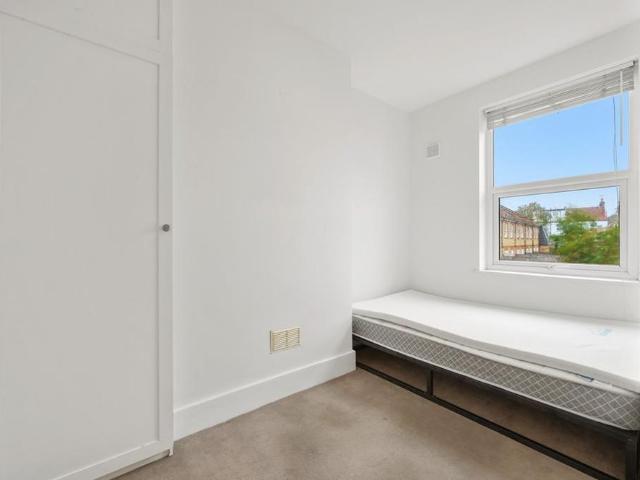 2 bedroom end of terrace house to rent