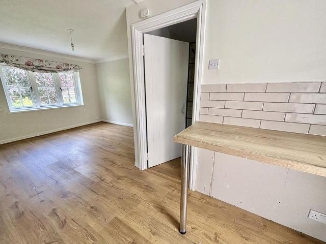 2 bedroom end of terrace house to rent