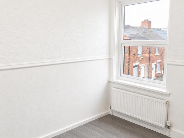 2 bedroom end of terrace house to rent
