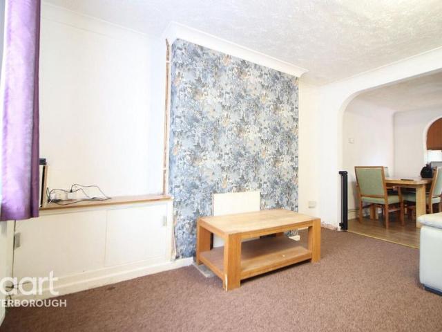2 bedroom end of terrace house to rent