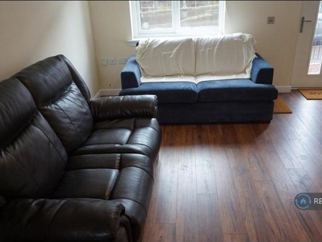2 bedroom end of terrace house to rent