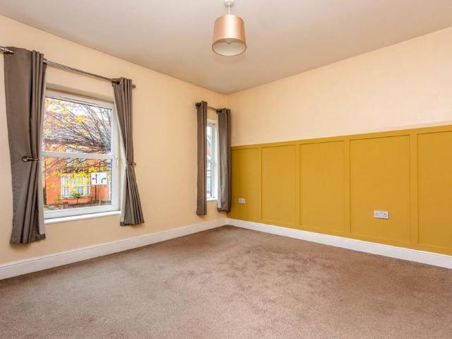 2 bedroom end of terrace house to rent