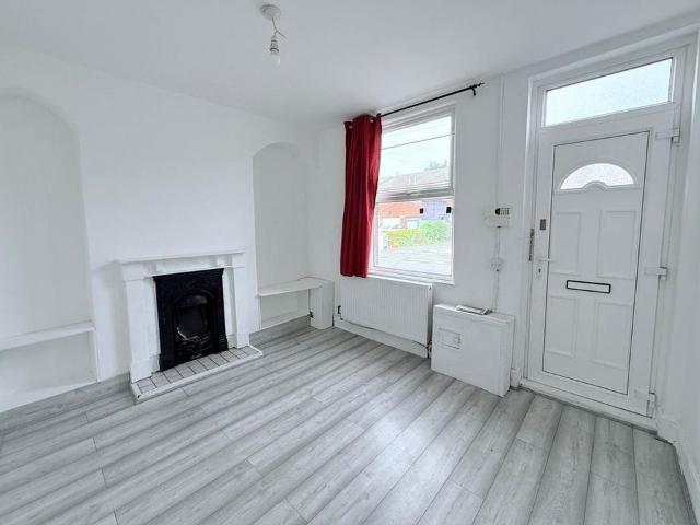 2 bedroom end of terrace house to rent