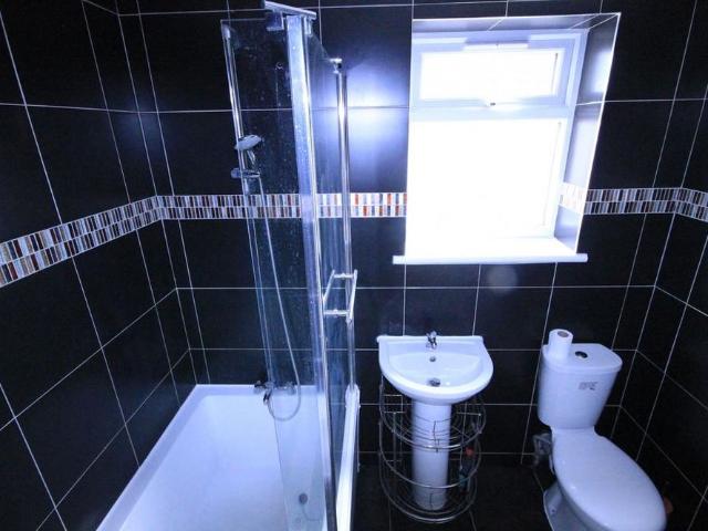 2 bedroom end of terrace house to rent