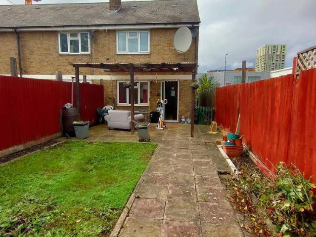 2 bedroom end of terrace house to rent