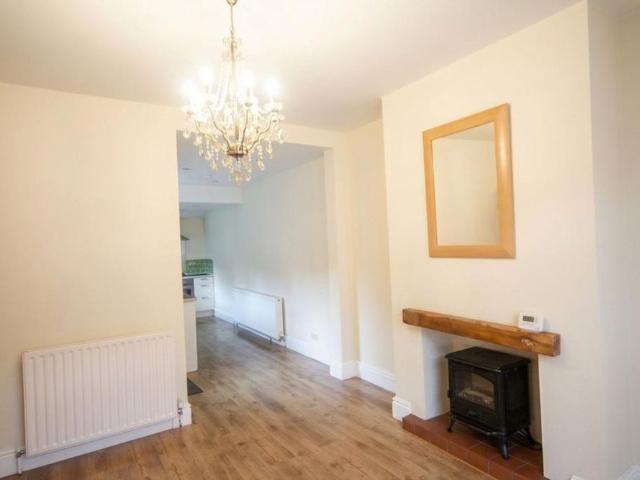 2 bedroom end of terrace house to rent