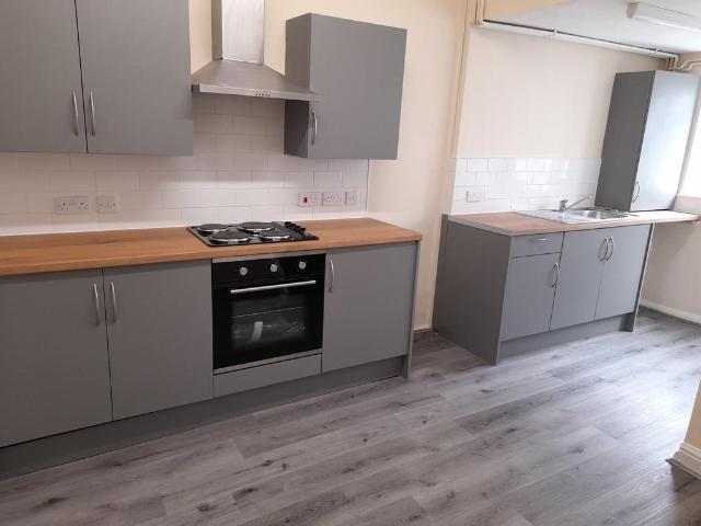 2 bedroom end of terrace house to rent