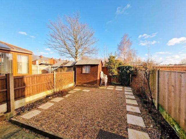 2 bedroom end of terrace house to rent