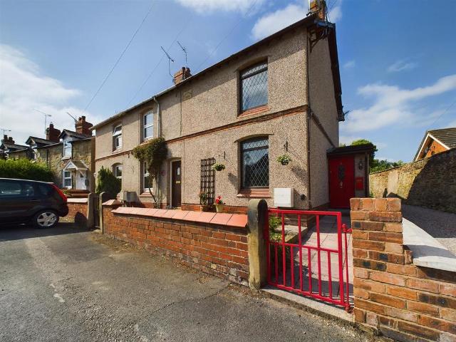 2 bedroom end of terrace house to rent